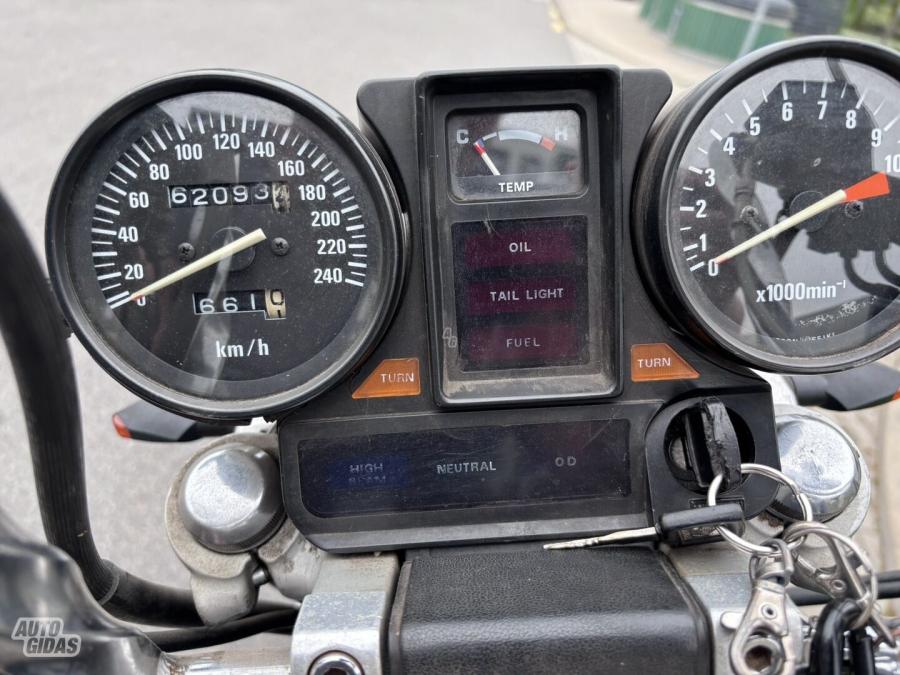 Black Honda Magna 1984 in Vilnius, with an engine capacity of 0.74 L and mileage of 0 thousand km for 1500 €, photo 13 on AUTOMOTO.COM.LV