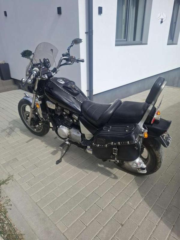 Melns Honda Magna 1985 Telšiai, ar dzinēja tilpumu 0.70 L un nobraukumu 37 tūkst. km par 1700 €, foto 2 vietnē AUTOMOTO.COM.LV