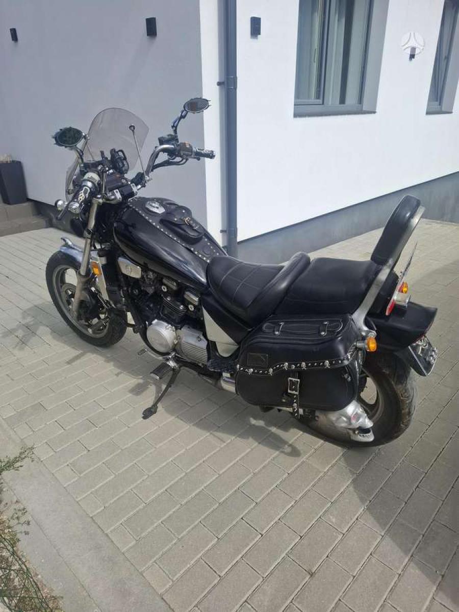 Melns Honda Magna 1985 Telšiai, ar dzinēja tilpumu 0.70 L un nobraukumu 37 tūkst. km par 1700 €, foto 3 vietnē AUTOMOTO.COM.LV