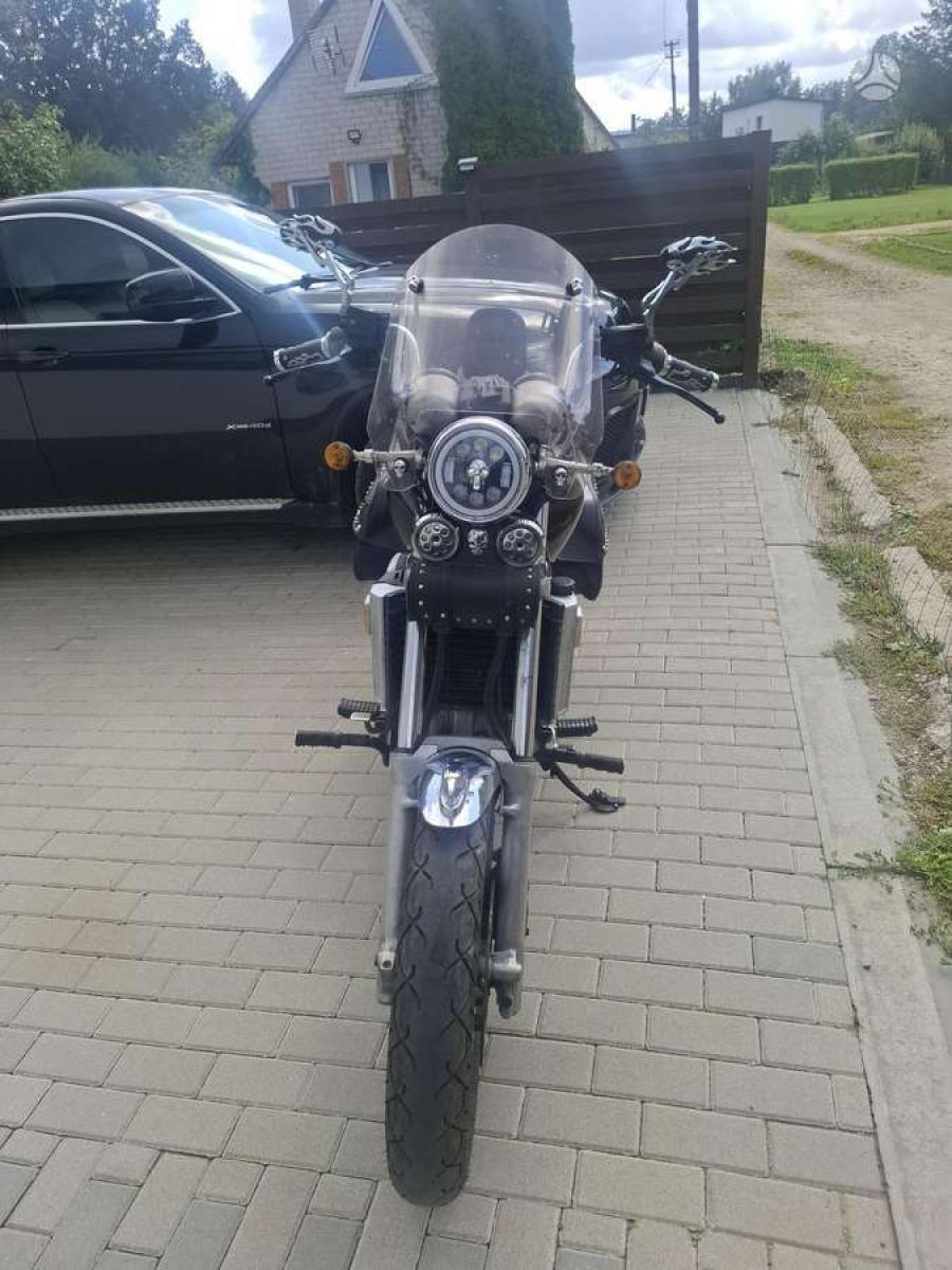 Melns Honda Magna 1985 Telšiai, ar dzinēja tilpumu 0.70 L un nobraukumu 37 tūkst. km par 1700 €, foto 5 vietnē AUTOMOTO.COM.LV