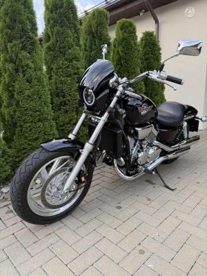 Black Honda Magna 1995 in Vilnius, with an engine capacity of 0.75 L and mileage of 32 thousand km for 3600 €, photo 5 on AUTOMOTO.COM.LV
