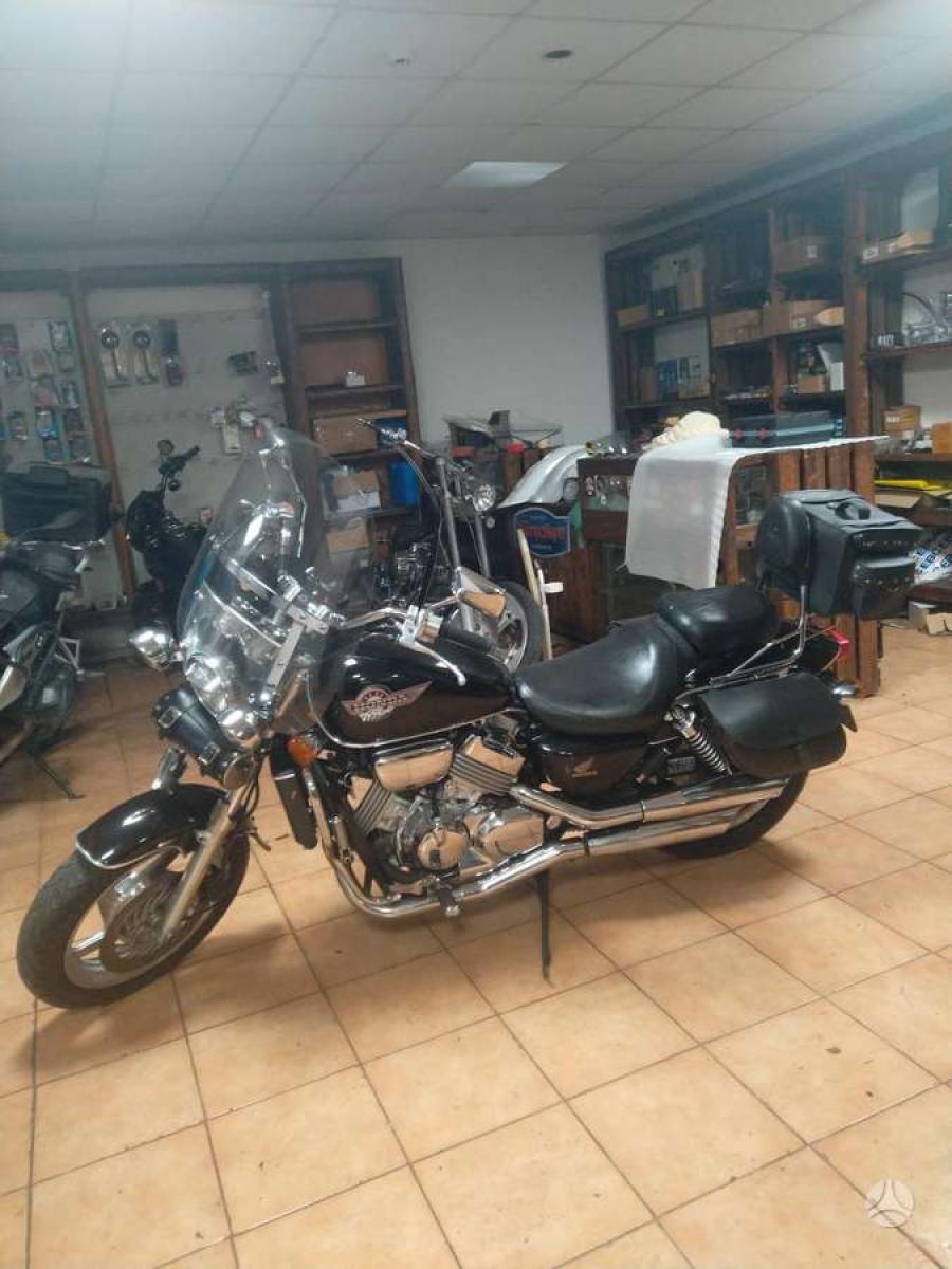 Melns Honda Magna 1999 Viļņa, ar dzinēja tilpumu 0.75 L un nobraukumu 19 tūkst. km par 3400 €, foto 1 vietnē AUTOMOTO.COM.LV
