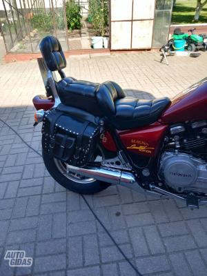 Red Honda Magna 1985 in Plunge, with an engine capacity of 0.70 L and mileage of 23 thousand km for 2600 €, photo 8 on AUTOMOTO.COM.LV