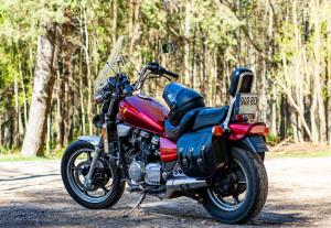 Sarkans Honda Magna 1986 Viļņa, ar dzinēja tilpumu 0.70 L un nobraukumu 40 tūkst. km par 2400 €, foto 6 vietnē AUTOMOTO.COM.LV