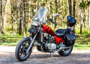 Sarkans Honda Magna 1986 Viļņa, ar dzinēja tilpumu 0.70 L un nobraukumu 40 tūkst. km par 2400 €, foto 7 vietnē AUTOMOTO.COM.LV