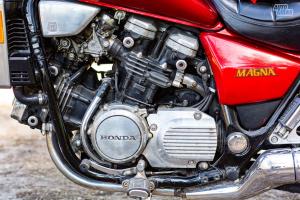 Sarkans Honda Magna 1986 Viļņa, ar dzinēja tilpumu 0.70 L un nobraukumu 40 tūkst. km par 2400 €, foto 8 vietnē AUTOMOTO.COM.LV