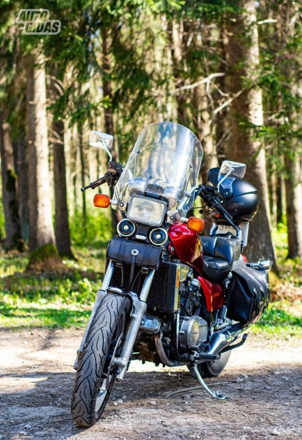 Sarkans Honda Magna 1986 Viļņa, ar dzinēja tilpumu 0.70 L un nobraukumu 40 tūkst. km par 2400 €, foto 8 vietnē AUTOMOTO.COM.LV