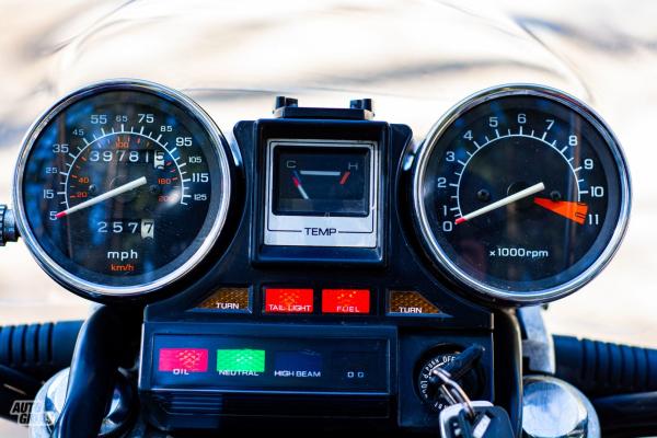 Sarkans Honda Magna 1986 Viļņa, ar dzinēja tilpumu 0.70 L un nobraukumu 40 tūkst. km par 2400 €, foto 10 vietnē AUTOMOTO.COM.LV