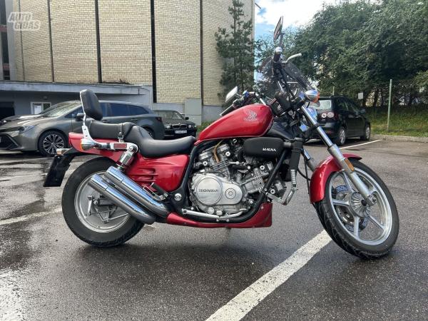 Red Honda Magna 1987 in Vilnius, with an engine capacity of 0.70 L and mileage of 22 thousand km for 2700 €, photo 8 on AUTOMOTO.COM.LV