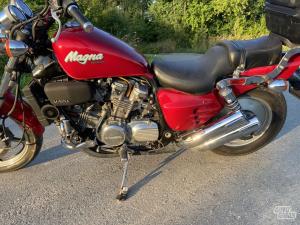 Red Honda Magna 1989 in Klaipeda, with an engine capacity of 0.75 L and mileage of 22 thousand km for 5000 €, photo 3 on AUTOMOTO.COM.LV
