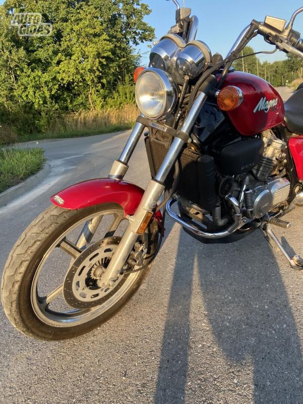 Red Honda Magna 1989 in Klaipeda, with an engine capacity of 0.75 L and mileage of 22 thousand km for 5000 €, photo 3 on AUTOMOTO.COM.LV