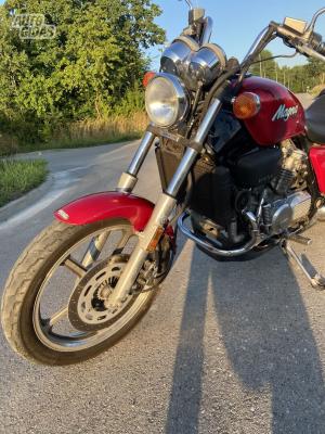 Red Honda Magna 1989 in Klaipeda, with an engine capacity of 0.75 L and mileage of 22 thousand km for 5000 €, photo 4 on AUTOMOTO.COM.LV