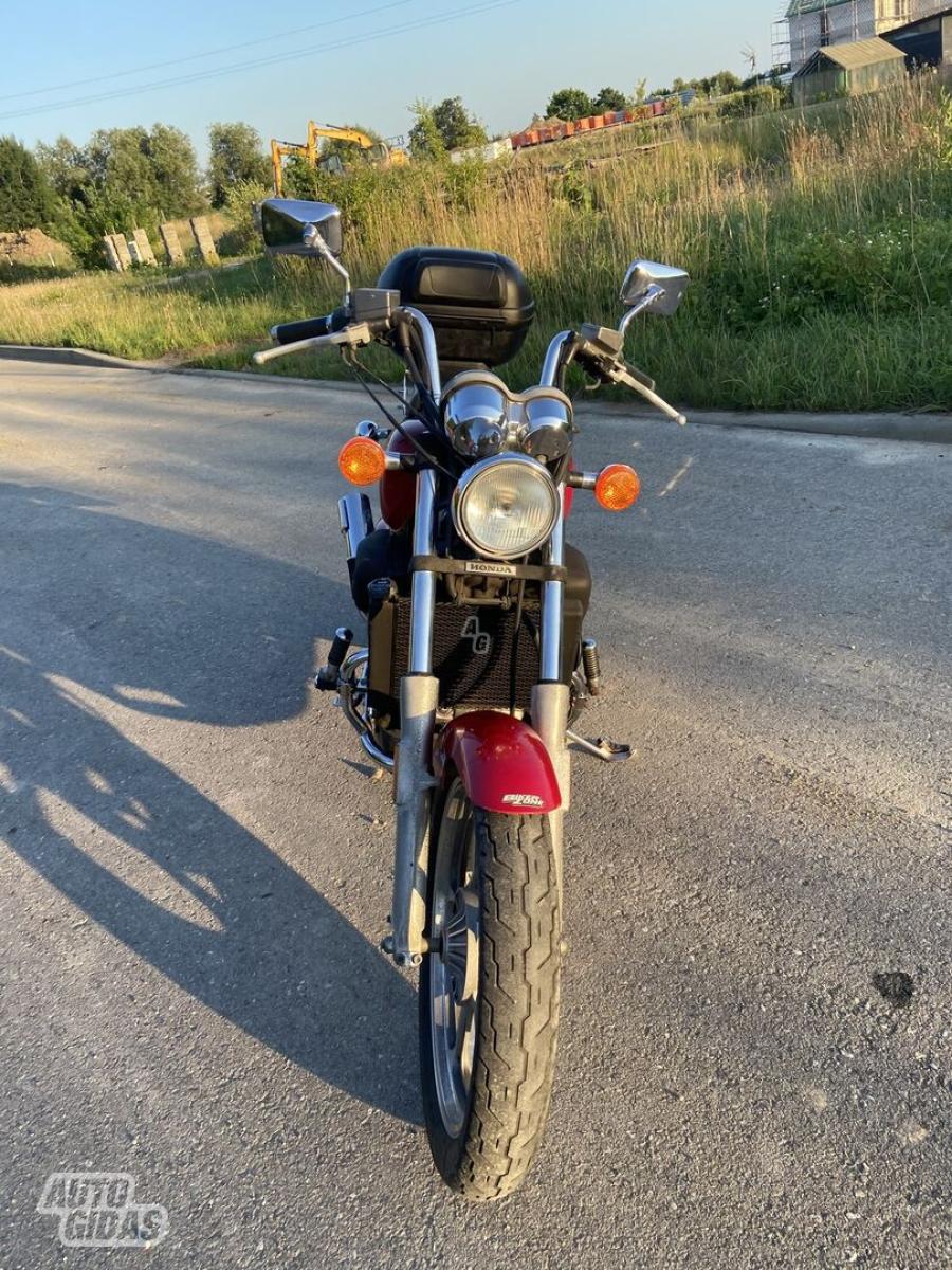 Red Honda Magna 1989 in Klaipeda, with an engine capacity of 0.75 L and mileage of 22 thousand km for 5000 €, photo 5 on AUTOMOTO.COM.LV