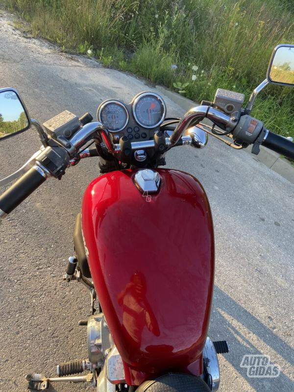 Red Honda Magna 1989 in Klaipeda, with an engine capacity of 0.75 L and mileage of 22 thousand km for 5000 €, photo 5 on AUTOMOTO.COM.LV