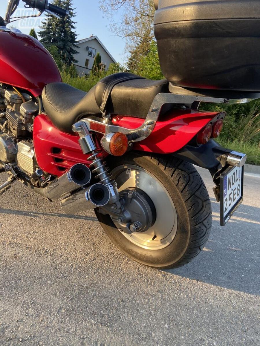 Red Honda Magna 1989 in Klaipeda, with an engine capacity of 0.75 L and mileage of 22 thousand km for 5000 €, photo 9 on AUTOMOTO.COM.LV