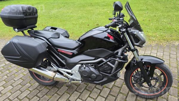 Хонда NC 700S 2012 в Рига, объемом двигателя 0.70 л и пробегом 0 тыс. км за 4685 €, фото 3 на AUTOMOTO.COM.LV