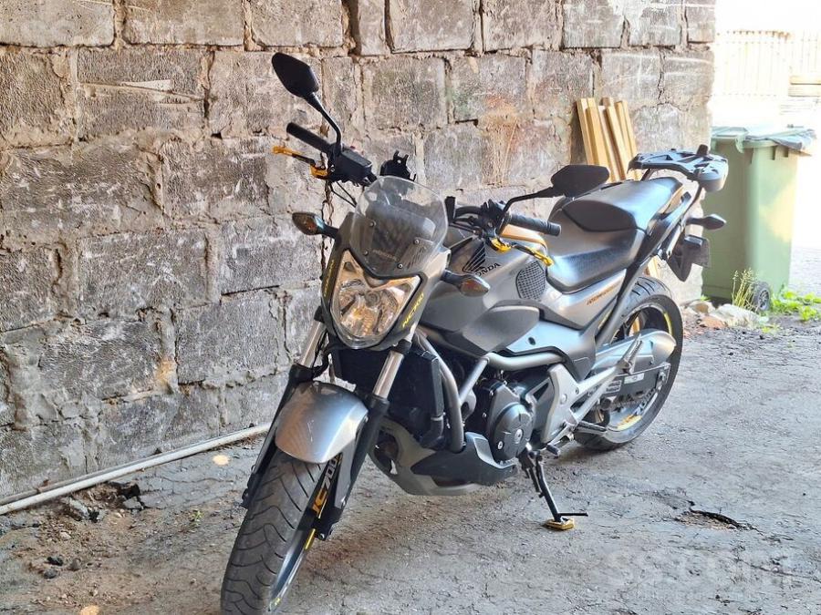 Honda NC 700SA 2013 in Cesis, with an engine capacity of 0.67 L and mileage of 0 thousand km for 3500 €, photo 1 on AUTOMOTO.COM.LV