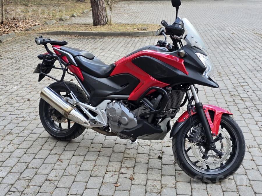 Хонда NC 700XA 2012 в Юрмала, объемом двигателя 0.67 л и пробегом 0 тыс. км за 3100 €, фото 1 на AUTOMOTO.COM.LV