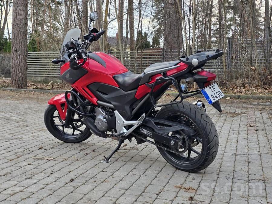 Хонда NC 700XA 2012 в Юрмала, объемом двигателя 0.67 л и пробегом 0 тыс. км за 3100 €, фото 4 на AUTOMOTO.COM.LV