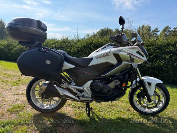 Honda NC 750 2018 Tallina vietnē Melns Honda NC 750 2018 Tallina, ar dzinēja tilpumu 0.75 L un nobraukumu 23 tūkst. km par 7400 €, foto 3 vietnē AUTOMOTO.COM.LV