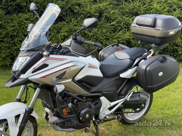 Honda NC 750 2018 Tallina vietnē Melns Honda NC 750 2018 Tallina, ar dzinēja tilpumu 0.75 L un nobraukumu 23 tūkst. km par 7400 €, foto 4 vietnē AUTOMOTO.COM.LV