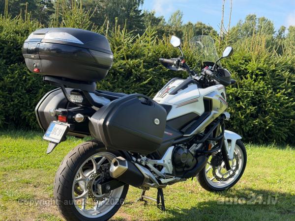 Honda NC 750 2018 Tallina vietnē Melns Honda NC 750 2018 Tallina, ar dzinēja tilpumu 0.75 L un nobraukumu 23 tūkst. km par 7400 €, foto 5 vietnē AUTOMOTO.COM.LV