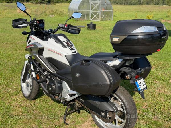 Honda NC 750 2018 Tallina vietnē Melns Honda NC 750 2018 Tallina, ar dzinēja tilpumu 0.75 L un nobraukumu 23 tūkst. km par 7400 €, foto 7 vietnē AUTOMOTO.COM.LV