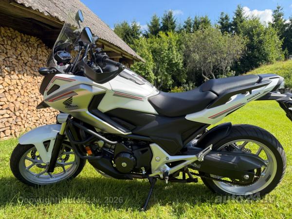 Honda NC 750 2018 Tallina vietnē Melns Honda NC 750 2018 Tallina, ar dzinēja tilpumu 0.75 L un nobraukumu 23 tūkst. km par 7400 €, foto 9 vietnē AUTOMOTO.COM.LV