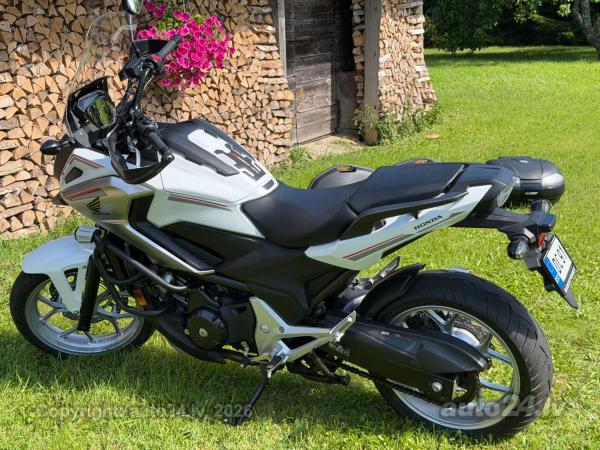 Honda NC 750 2018 Tallina vietnē Melns Honda NC 750 2018 Tallina, ar dzinēja tilpumu 0.75 L un nobraukumu 23 tūkst. km par 7400 €, foto 10 vietnē AUTOMOTO.COM.LV