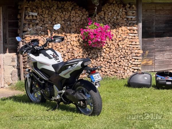 Honda NC 750 2018 Tallina vietnē Melns Honda NC 750 2018 Tallina, ar dzinēja tilpumu 0.75 L un nobraukumu 23 tūkst. km par 7400 €, foto 11 vietnē AUTOMOTO.COM.LV