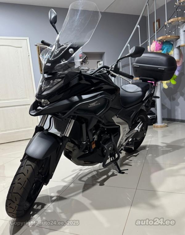 Black Honda NC 750 2023 in Johvi, with an engine capacity of 0.75 L and mileage of 856 thousand km for 9900 €, photo 2 on AUTOMOTO.COM.LV
