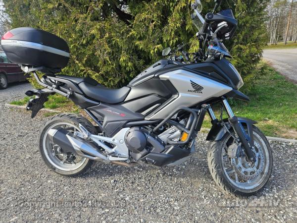 Grey Honda NC 750 2020 in Parnu, with an engine capacity of 0.75 L and mileage of 13 thousand km for 5000 €, photo 1 on AUTOMOTO.COM.LV