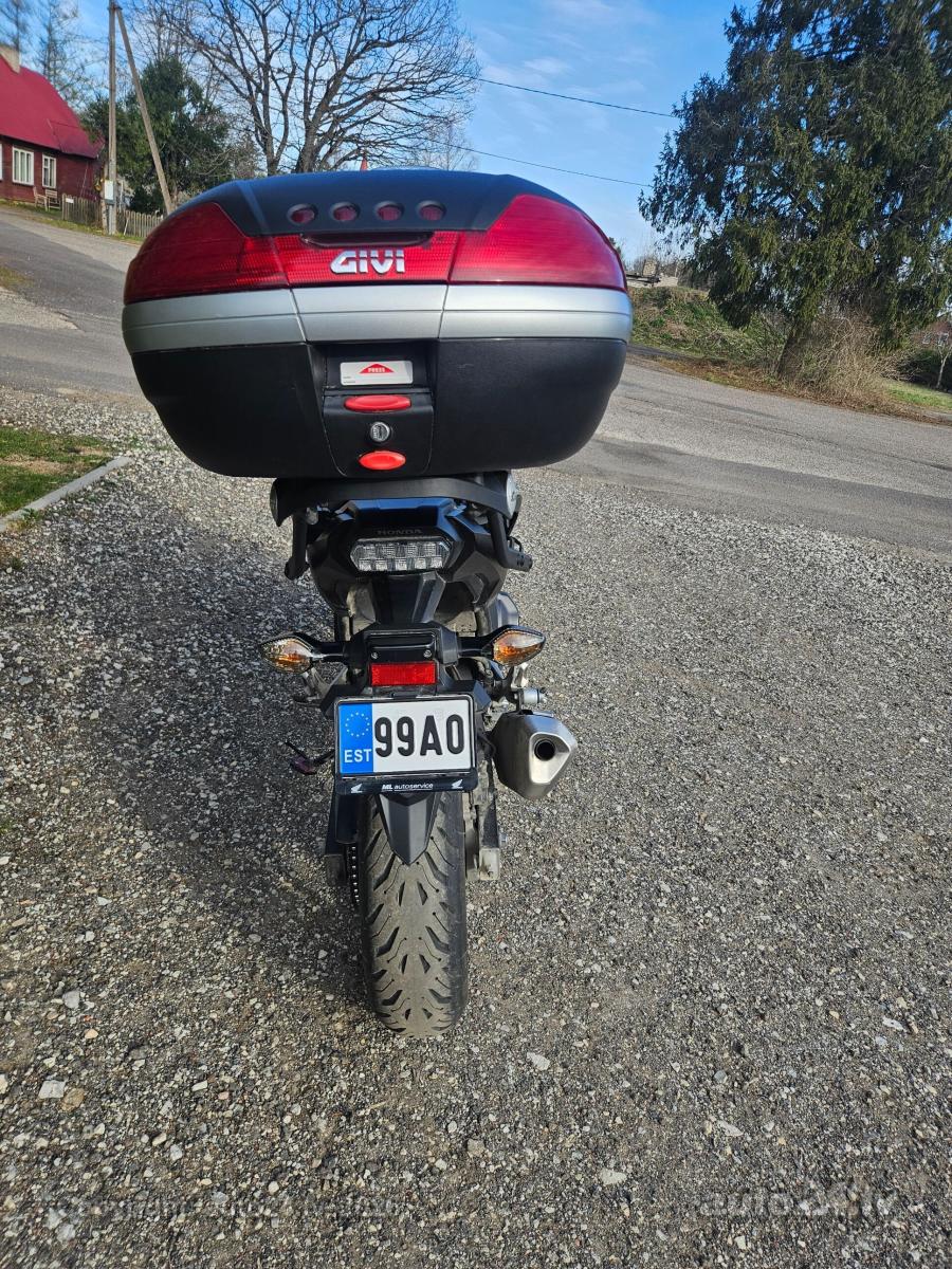 Pelēks Honda NC 750 2020 Pērnava, ar dzinēja tilpumu 0.75 L un nobraukumu 13 tūkst. km par 5000 €, foto 4 vietnē AUTOMOTO.COM.LV