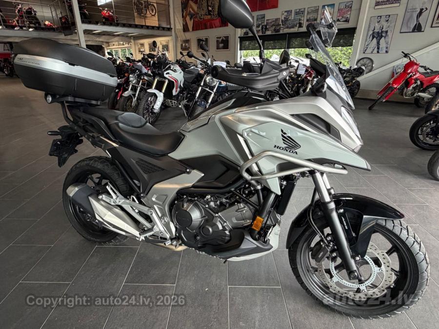 Pelēks Honda NC 750 2023 Tallina, ar dzinēja tilpumu 0.75 L un nobraukumu 1 tūkst. km par 7990 €, foto 1 vietnē AUTOMOTO.COM.LV