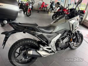Pelēks Honda NC 750 2023 Tallina, ar dzinēja tilpumu 0.75 L un nobraukumu 1 tūkst. km par 7990 €, foto 6 vietnē AUTOMOTO.COM.LV