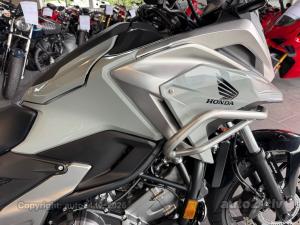 Pelēks Honda NC 750 2023 Tallina, ar dzinēja tilpumu 0.75 L un nobraukumu 1 tūkst. km par 7990 €, foto 7 vietnē AUTOMOTO.COM.LV
