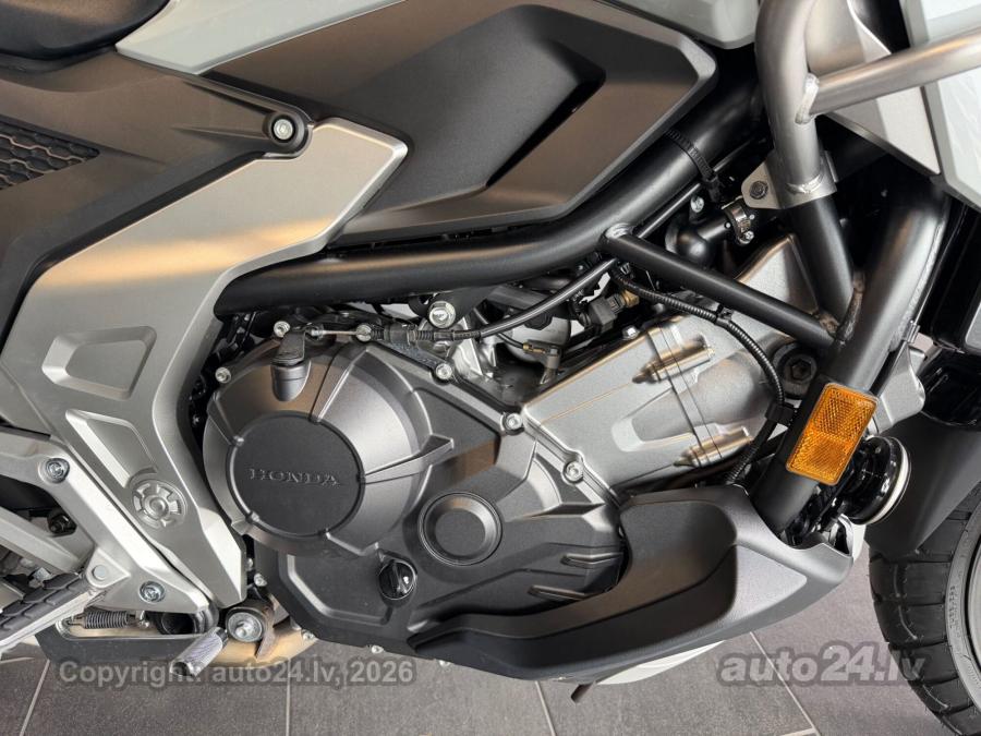 Pelēks Honda NC 750 2023 Tallina, ar dzinēja tilpumu 0.75 L un nobraukumu 1 tūkst. km par 7990 €, foto 8 vietnē AUTOMOTO.COM.LV