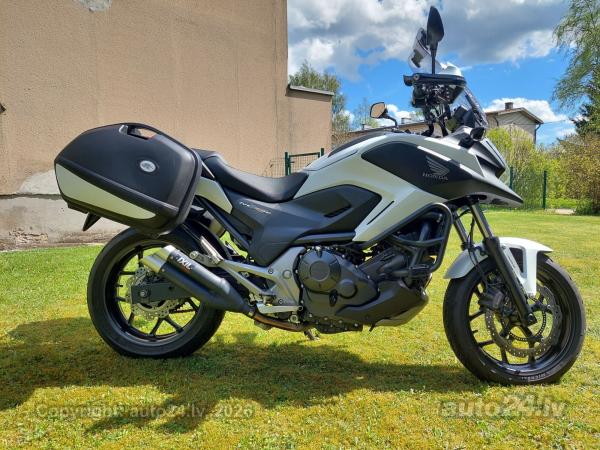 White Honda NC 750 2015 in Rakvere, with an engine capacity of 0.75 L and mileage of 32 thousand km for 4321 €, photo 1 on AUTOMOTO.COM.LV