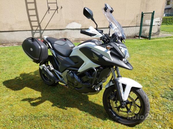 White Honda NC 750 2015 in Rakvere, with an engine capacity of 0.75 L and mileage of 32 thousand km for 4321 €, photo 2 on AUTOMOTO.COM.LV