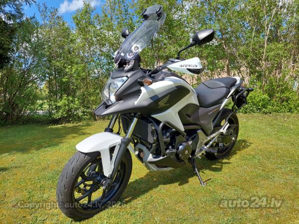White Honda NC 750 2015 in Rakvere, with an engine capacity of 0.75 L and mileage of 32 thousand km for 4321 €, photo 3 on AUTOMOTO.COM.LV