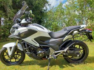 Balts Honda NC 750 2015 Rakvere, ar dzinēja tilpumu 0.75 L un nobraukumu 31 tūkst. km par 4321 €, foto 5 vietnē AUTOMOTO.COM.LV