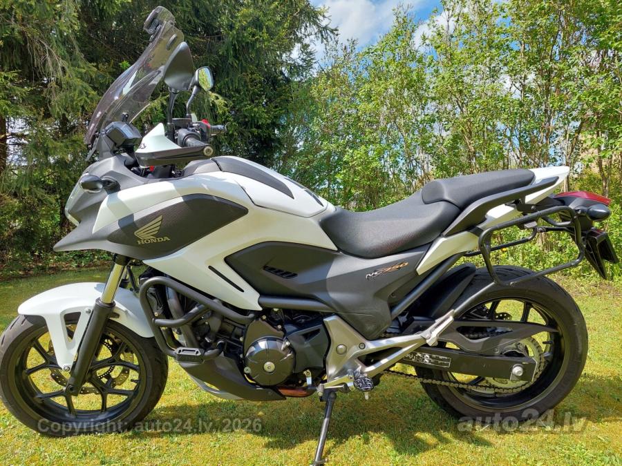 Balts Honda NC 750 2015 Rakvere, ar dzinēja tilpumu 0.75 L un nobraukumu 31 tūkst. km par 4321 €, foto 5 vietnē AUTOMOTO.COM.LV