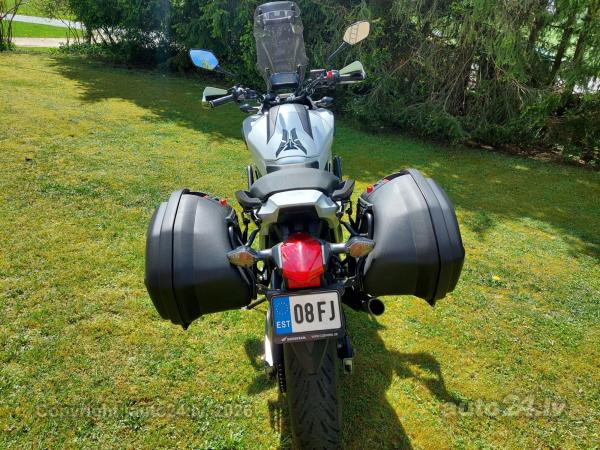 White Honda NC 750 2015 in Rakvere, with an engine capacity of 0.75 L and mileage of 32 thousand km for 4321 €, photo 5 on AUTOMOTO.COM.LV