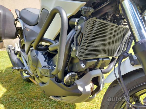 White Honda NC 750 2015 in Rakvere, with an engine capacity of 0.75 L and mileage of 32 thousand km for 4321 €, photo 8 on AUTOMOTO.COM.LV
