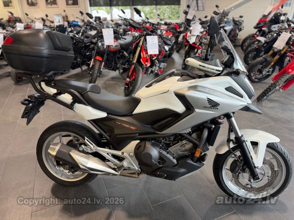 White Honda NC 750 2016 in Tallinn, with an engine capacity of 0.75 L and mileage of 35 thousand km for 4790 €, photo 2 on AUTOMOTO.COM.LV