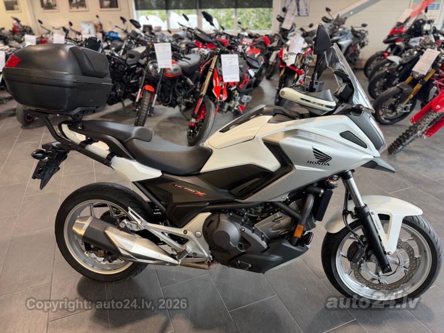White Honda NC 750 2016 in Tallinn, with an engine capacity of 0.75 L and mileage of 35 thousand km for 4790 €, photo 3 on AUTOMOTO.COM.LV