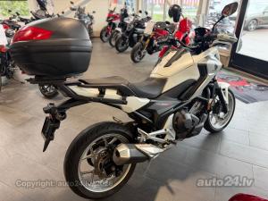 White Honda NC 750 2016 in Tallinn, with an engine capacity of 0.75 L and mileage of 35 thousand km for 4790 €, photo 4 on AUTOMOTO.COM.LV