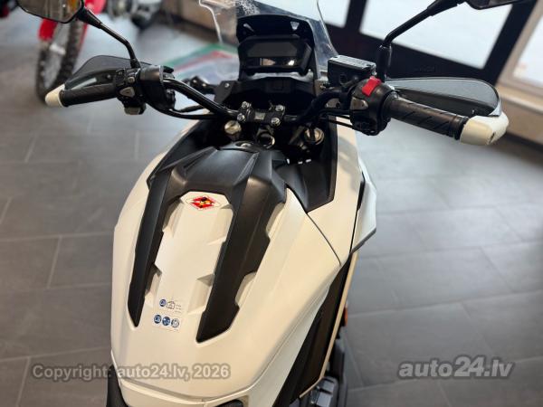 White Honda NC 750 2016 in Tallinn, with an engine capacity of 0.75 L and mileage of 35 thousand km for 4790 €, photo 4 on AUTOMOTO.COM.LV