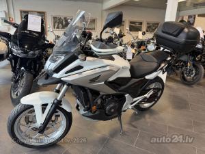 White Honda NC 750 2016 in Tallinn, with an engine capacity of 0.75 L and mileage of 35 thousand km for 4790 €, photo 11 on AUTOMOTO.COM.LV