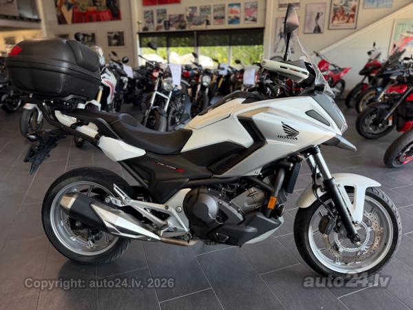 White Honda NC 750 2016 in Tallinn, with an engine capacity of 0.75 L and mileage of 35 thousand km for 4590 €, photo 2 on AUTOMOTO.COM.LV
